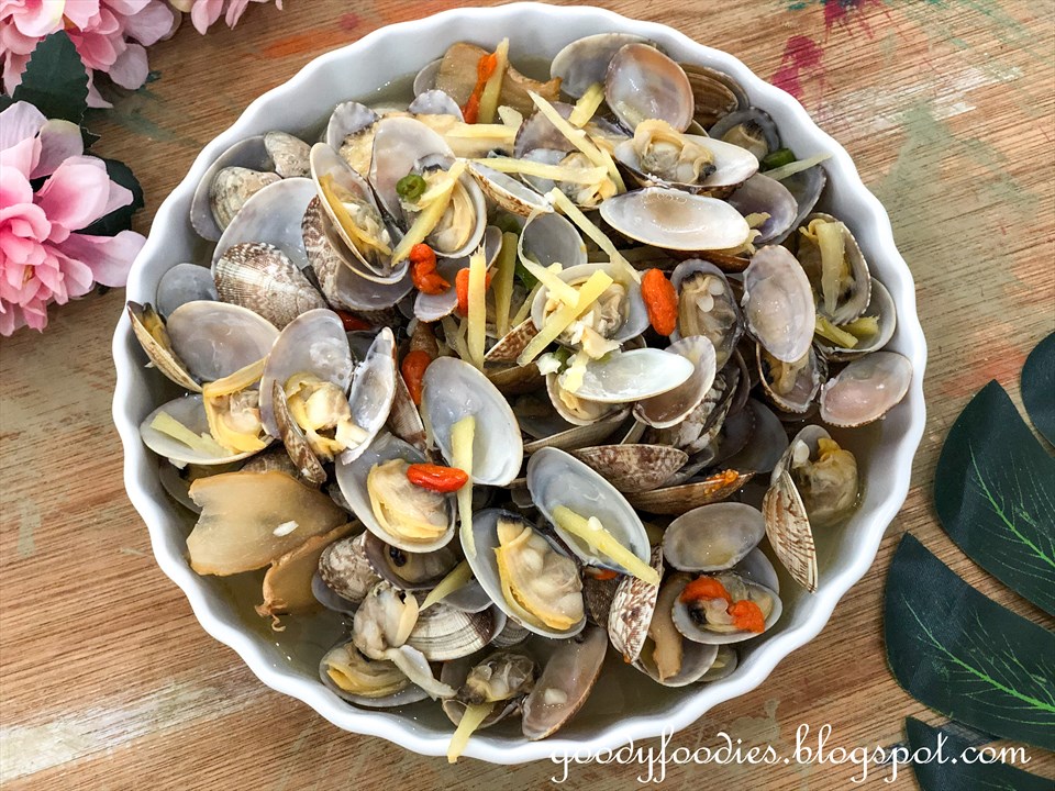 GoodyFoodies: Recipe: Siong Tong Lala (Clams in Superior Soup)