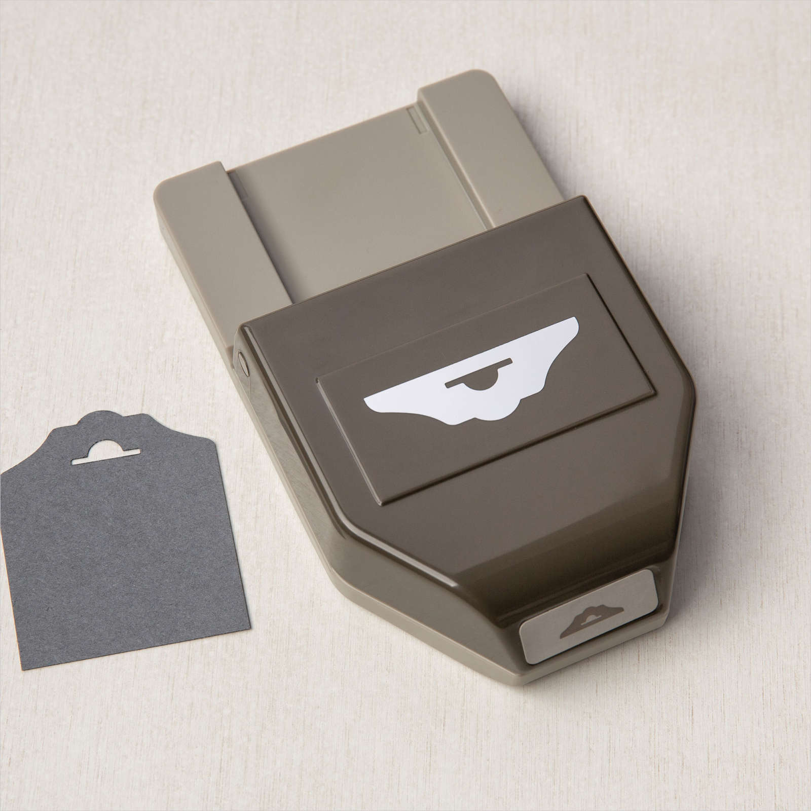 All Things Pretty Craftee: Retiring Scalloped Tag Topper Punch