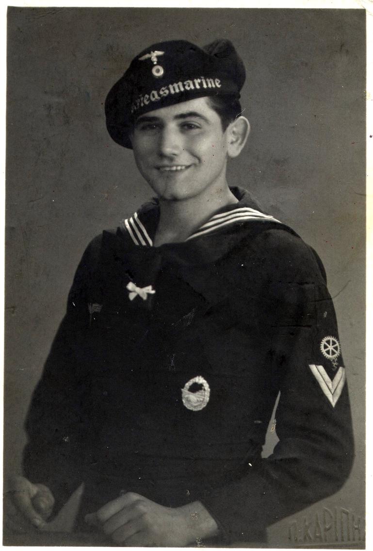 NAZI JERMAN: Foto Studio Para Perwira dan Prajurit Kriegsmarine