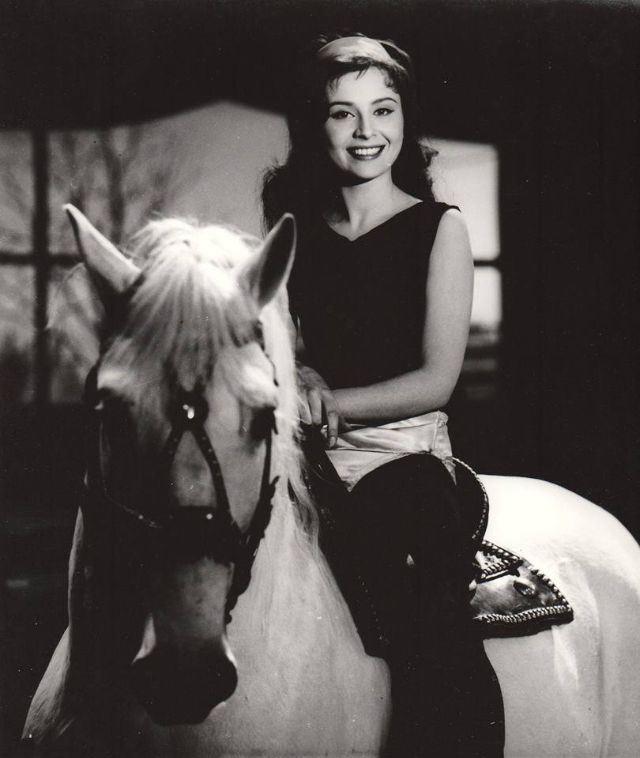 The “First Lady of Slovak Theater”: 28 Gorgeous Photos of Emília ...