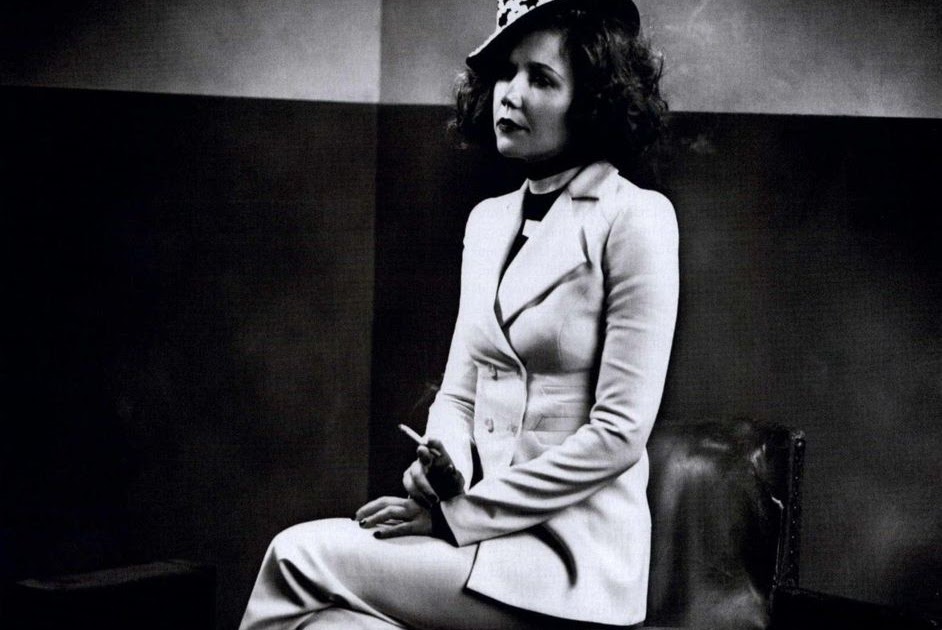 Famous People Smoking Cigarettes Maggie Gyllenhaal