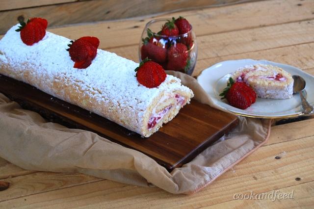 Κορμός φράουλα/ Strawberry Log | Cook And Feed