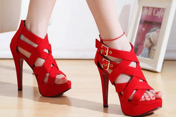 Instant Vogue: Zoom-in Red High Heel Sandals ｜ Women's Fashion