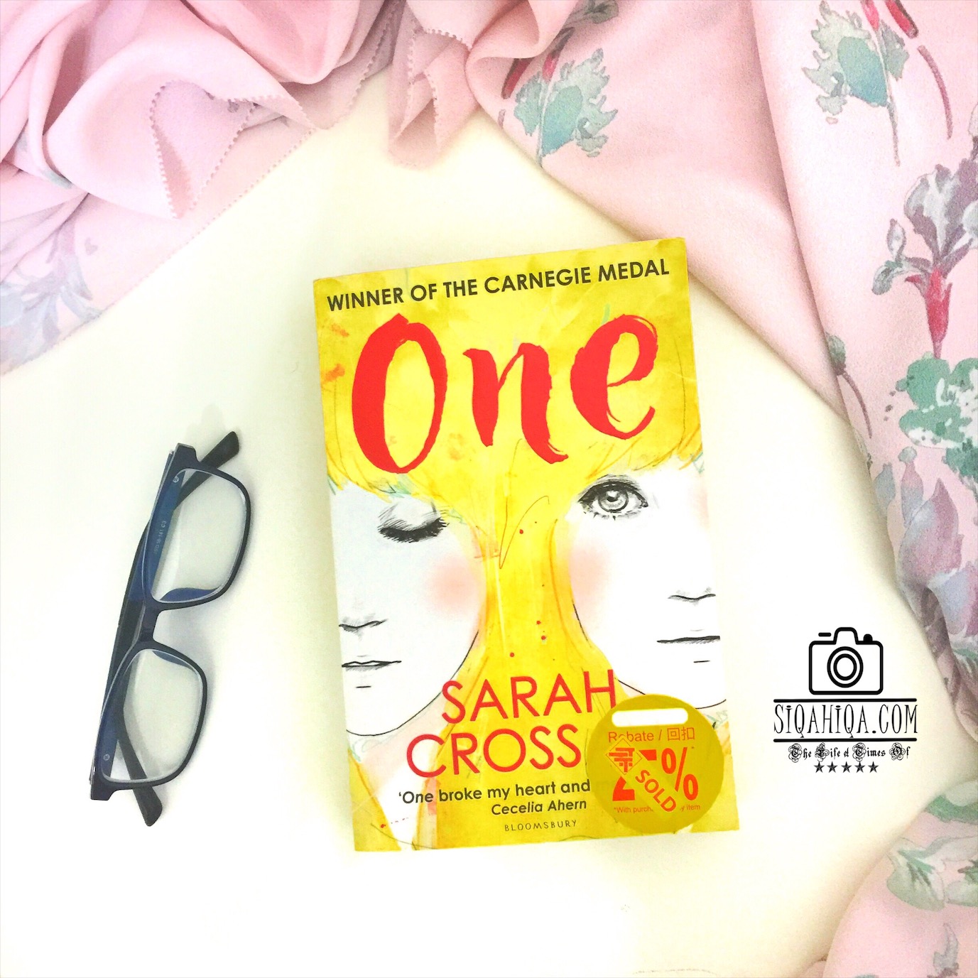 REVIEW NOVEL | ONE by SARAH CROSSAN | SIQAHIQA