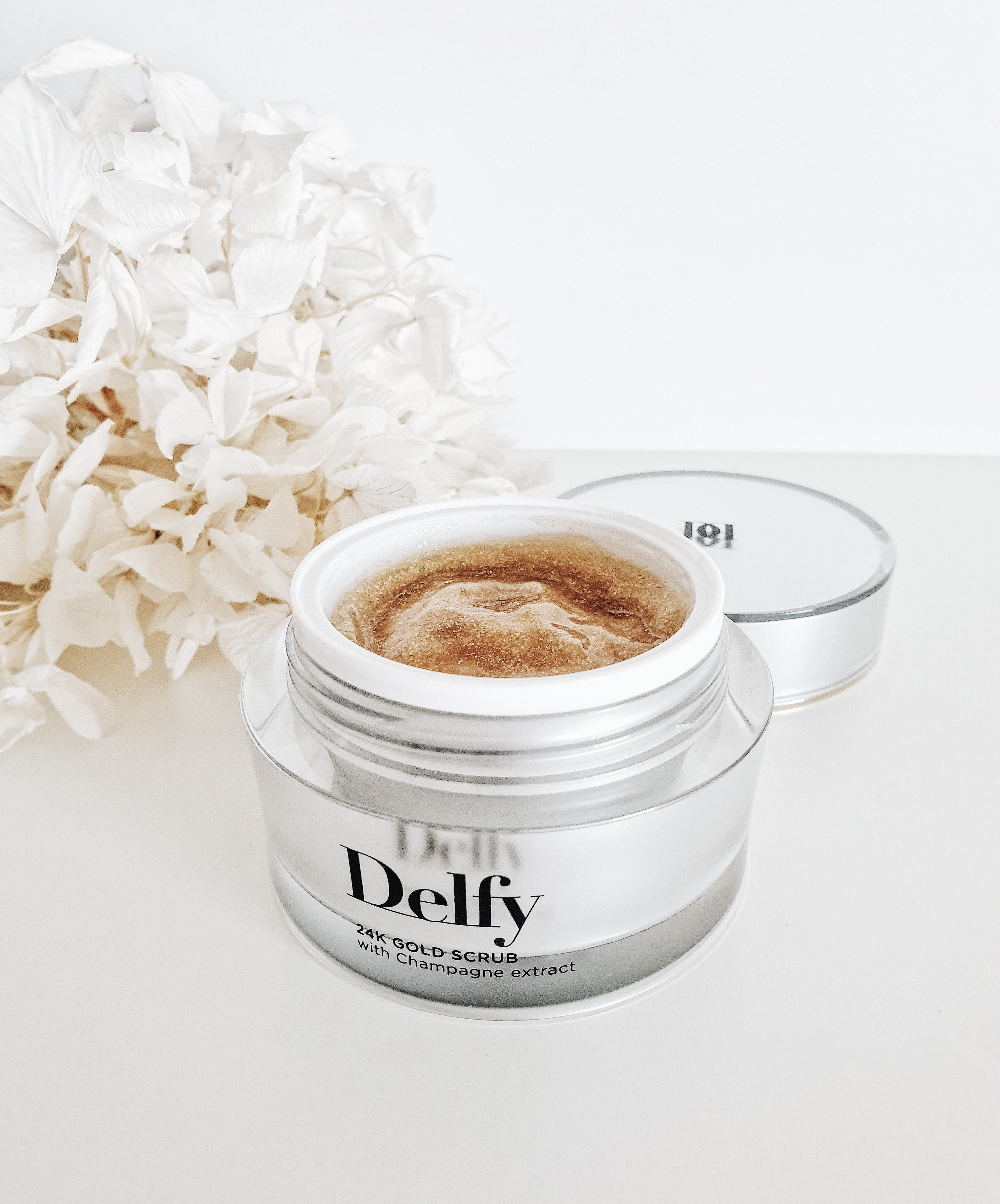 Limpieza y renovación de la piel con Delfy Cosmetics - THE WORLD KATS ...