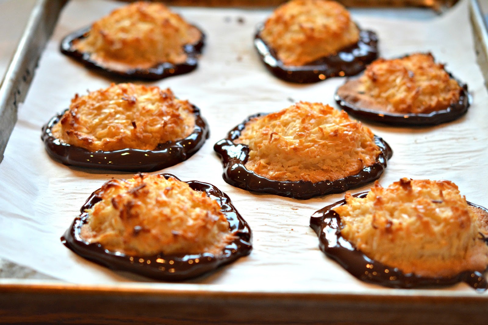 MACAROON DEFINITION -THE COOKIE NO ONE CAN GET ENOUGH OF!!! - Hugs and ...