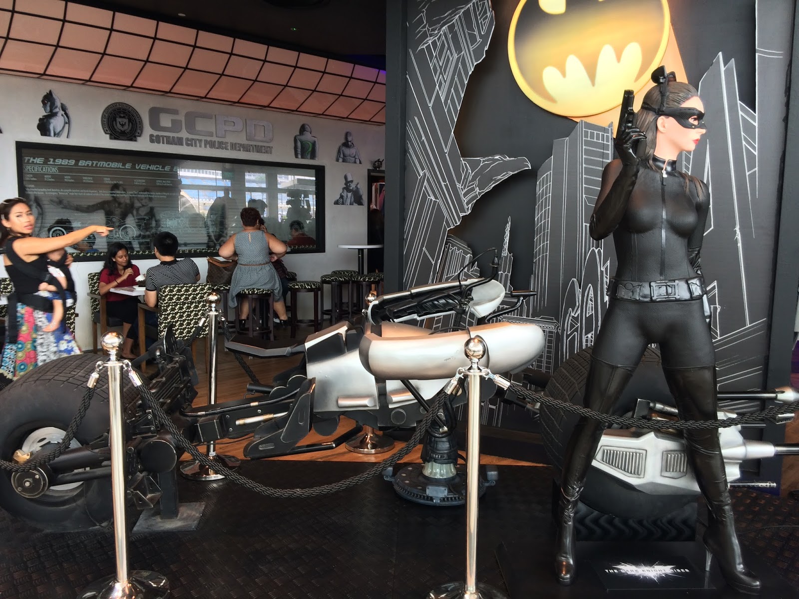 DC Comics Superheroes Cafe : Batman Edition » Deenise Glitz
