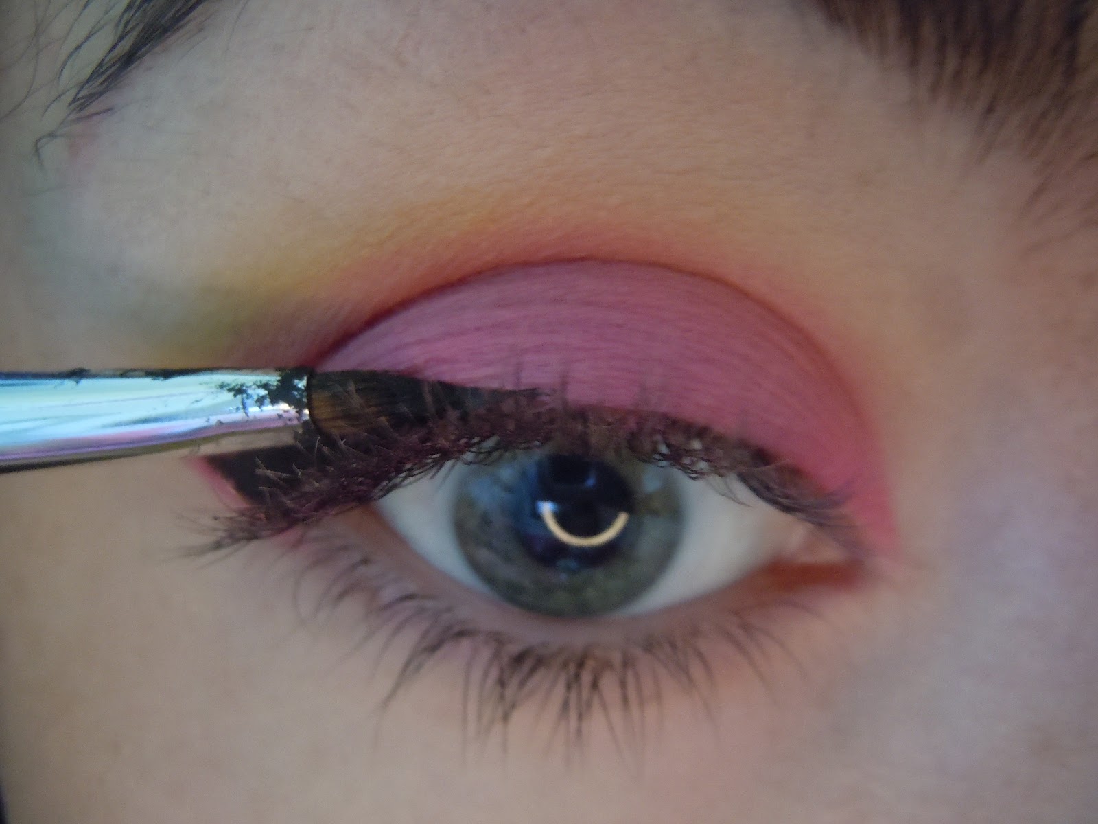 feather: Bright Pink Eyeshadow Look