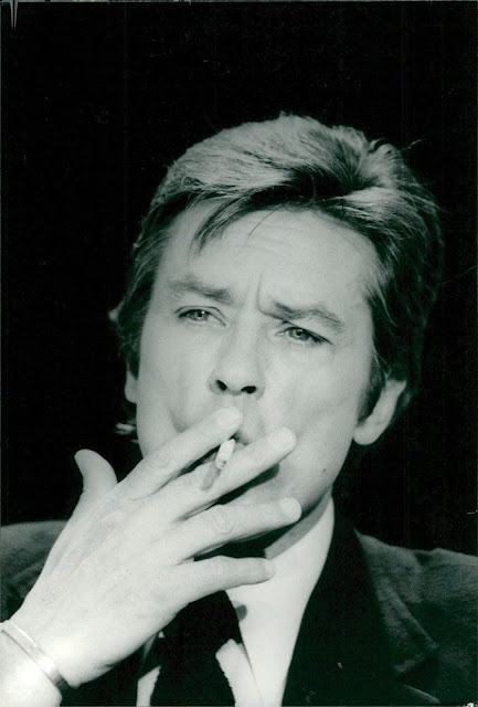 ALAIN DELON: HUMO. FUMATAS. SIGNAUX DE FUMÉE. SMOKE