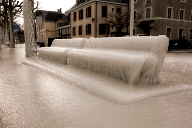 benchsite: Frozen! Ice cold benches from Snowvenia