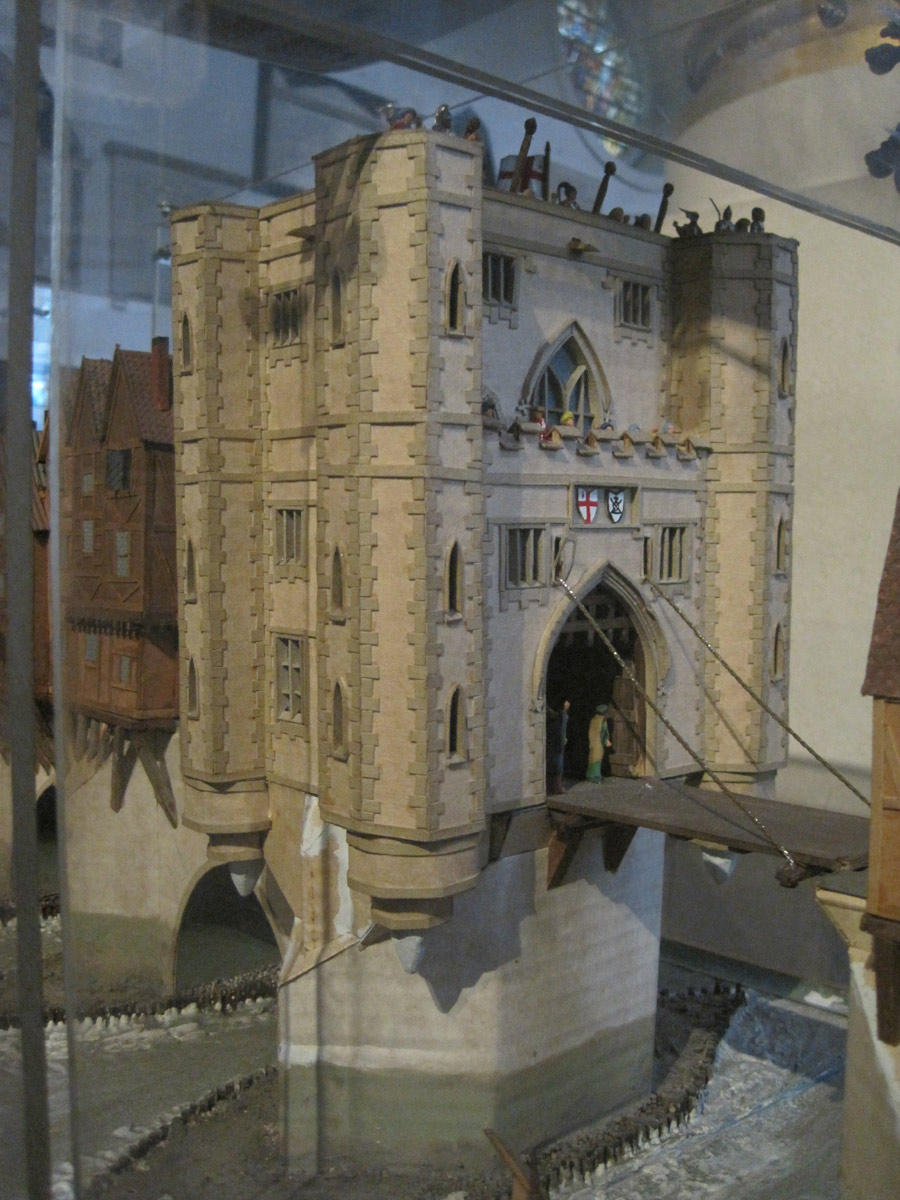 Lando Breaks: London Bridge Models