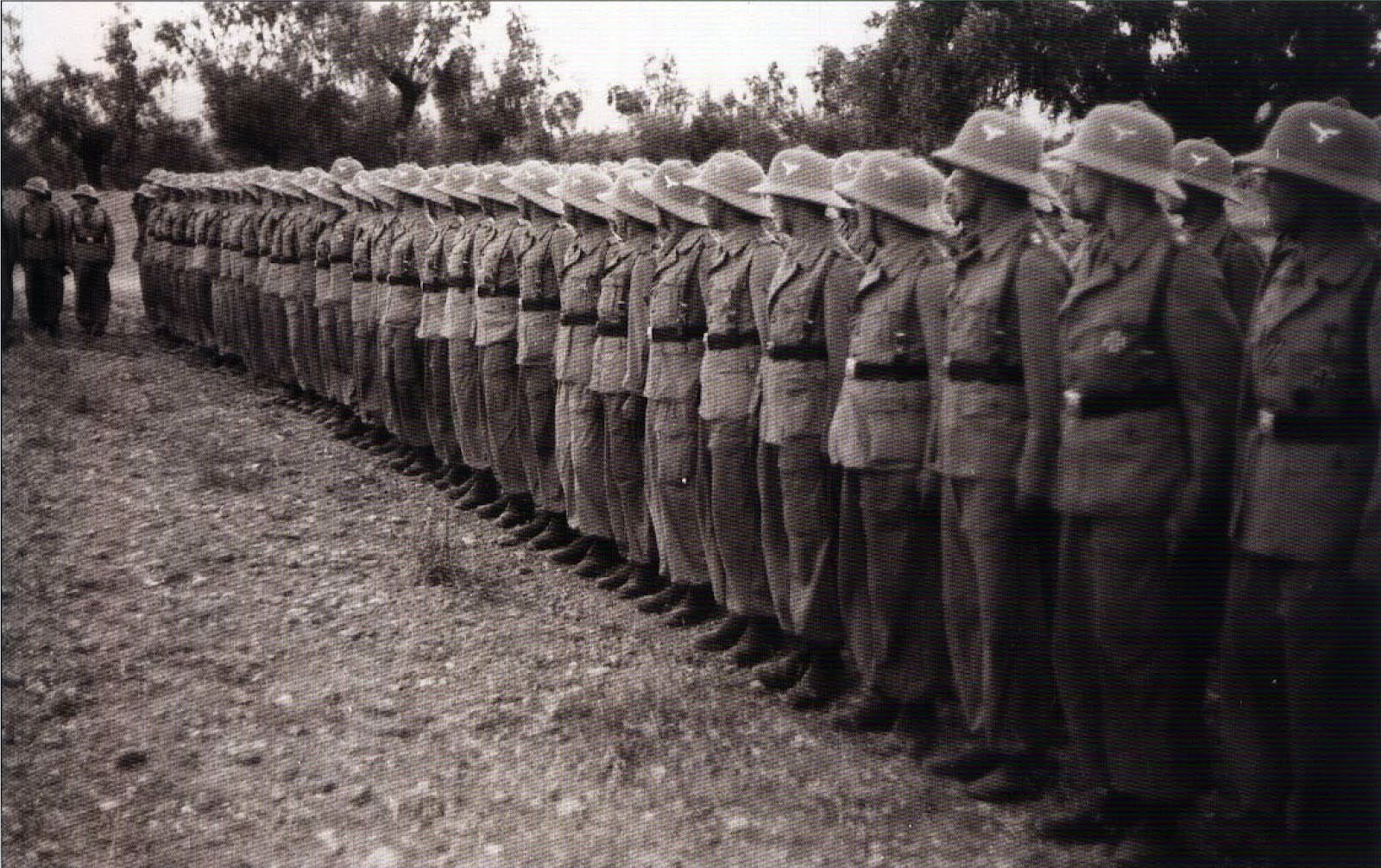 NAZI JERMAN: Foto Helm Tropis (Pith-Helmet/Tropenhelm)