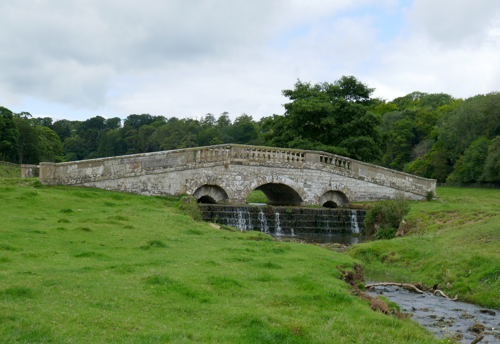 Walking in North Yorkshire: Slingsby Castle and Fryton from Hovingham