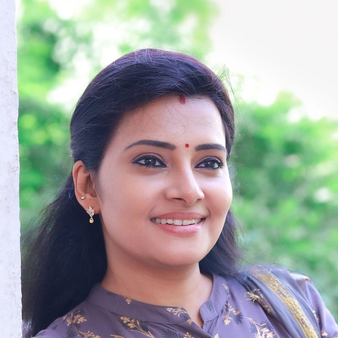 Actress sruthi raj latest modern dress photoshoot