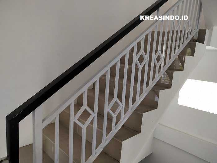 Harga Railing Balkon Besi Minimalis, Railing Besi Kombinasi Kaca ...