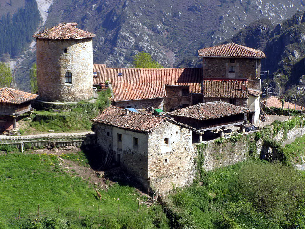 Patrimonio Arquitectónico de Asturias: CONJUNTO DE BANDUJO, PROAZA.