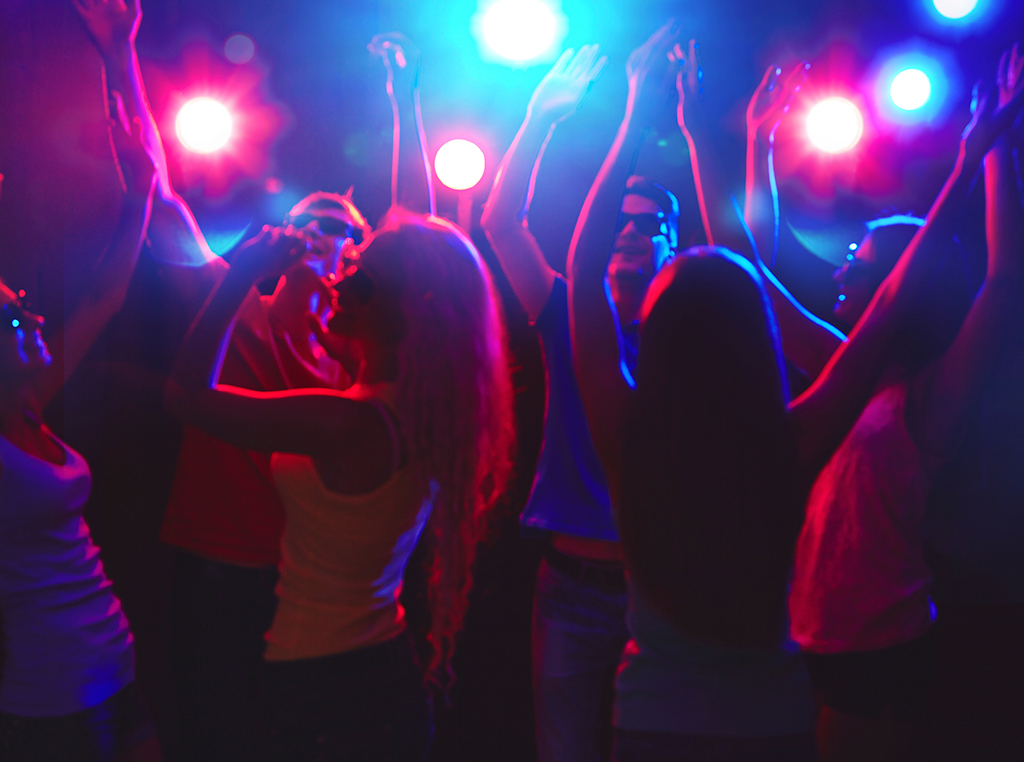 Se prendieron las cosas en el antro - Noticias