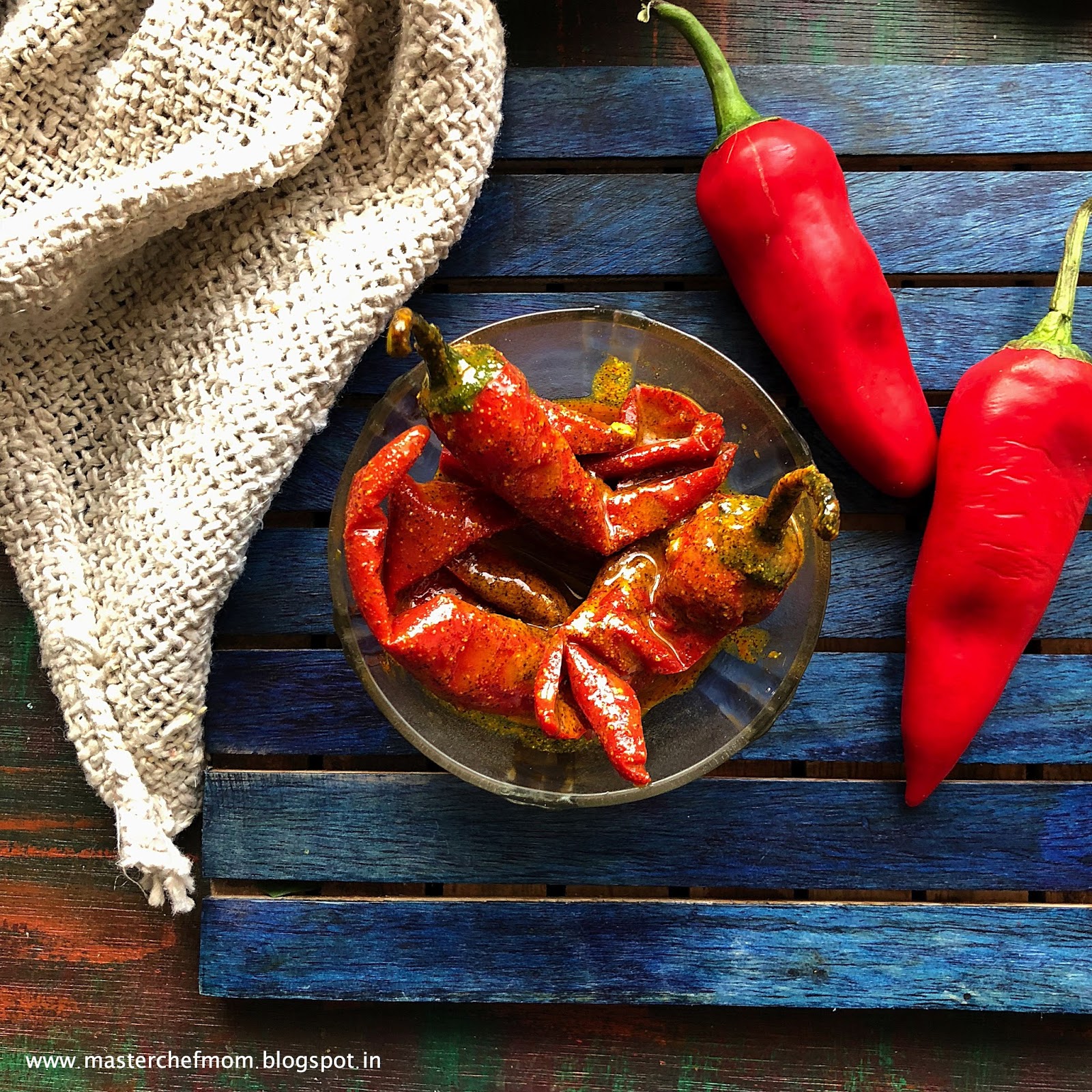 MASTERCHEFMOM: Sivappu Milagai Oorugai | Red Chilli Pickle | Lal Mirch ...