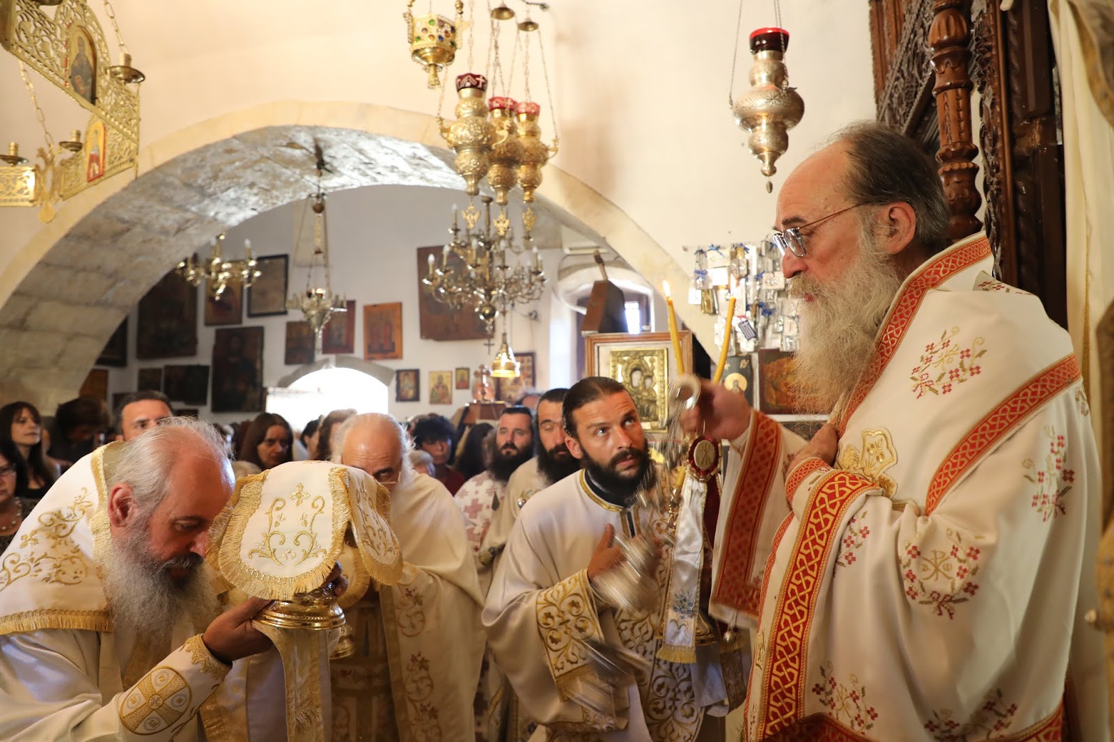 Ιερά Μονή Οδηγήτριας: ΧΕΙΡΟΤΟΝΙΑ ΣΤΗ ΜΟΝΗ ΟΔΗΓΗΤΡΙΑΣ