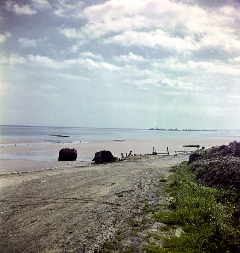 30 Stunning Color Photographs of Normandy, France After World War II ...