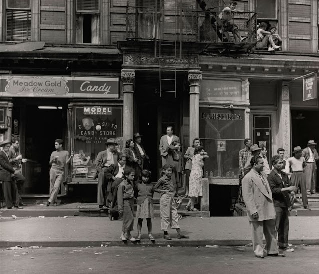 Life After the War in East Harlem Captured by Leo Goldstein ~ Vintage ...