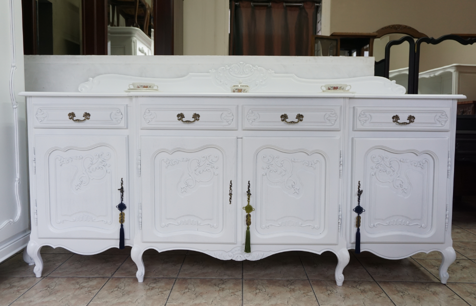 Modern Antyki: [6213] Biała komoda ludwikowska