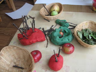 Messy Kids: It's Playtime: Apples Are in Season