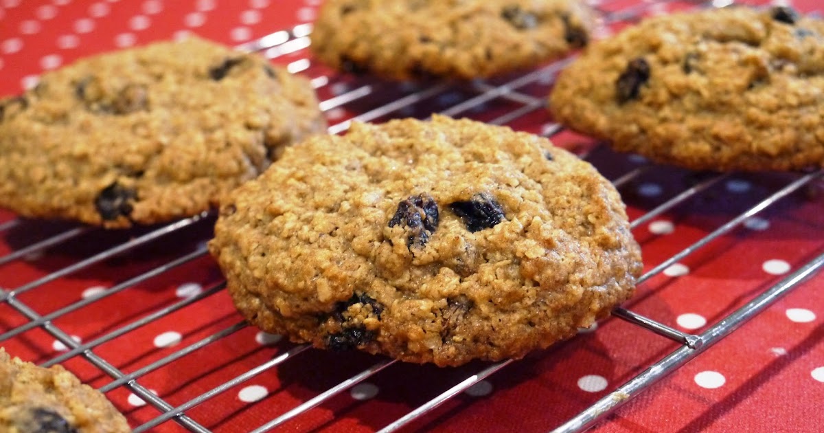 This Muslim Girl Bakes: Oatmeal Raisin Cookies