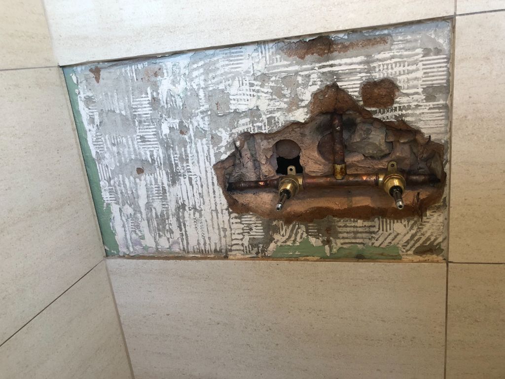 Symptoms Of A Leaking Pipe In Your Home