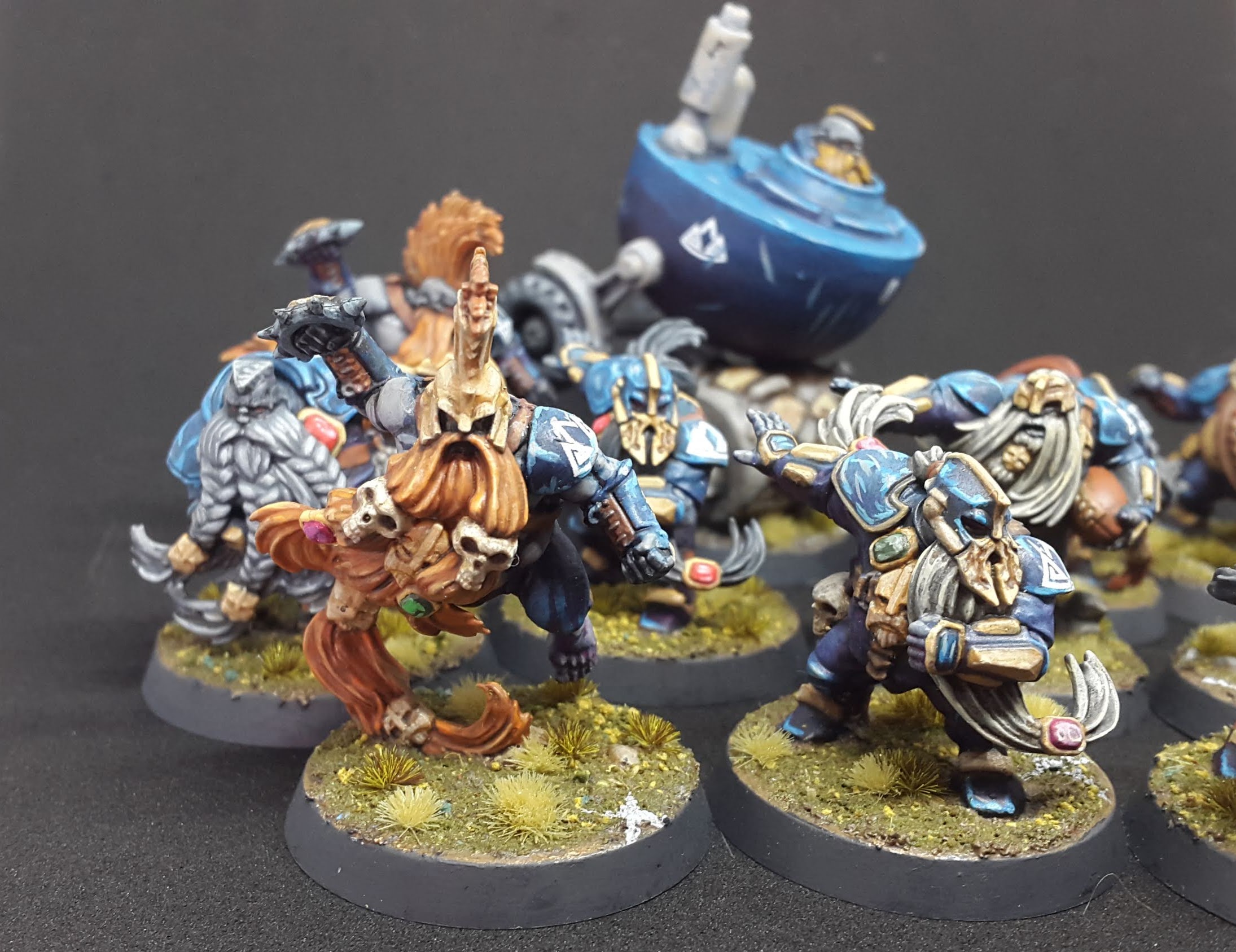 Siarom: Bloodbowl Dwarf Team & Scratchbuilt Deathroller