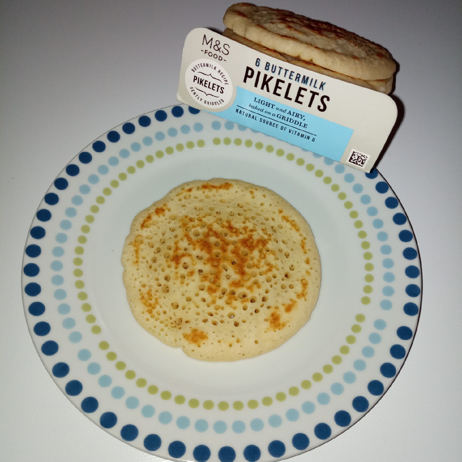 Supersupergirl's Food Reviews: M&S Marks Spencer buttermilk pikelets