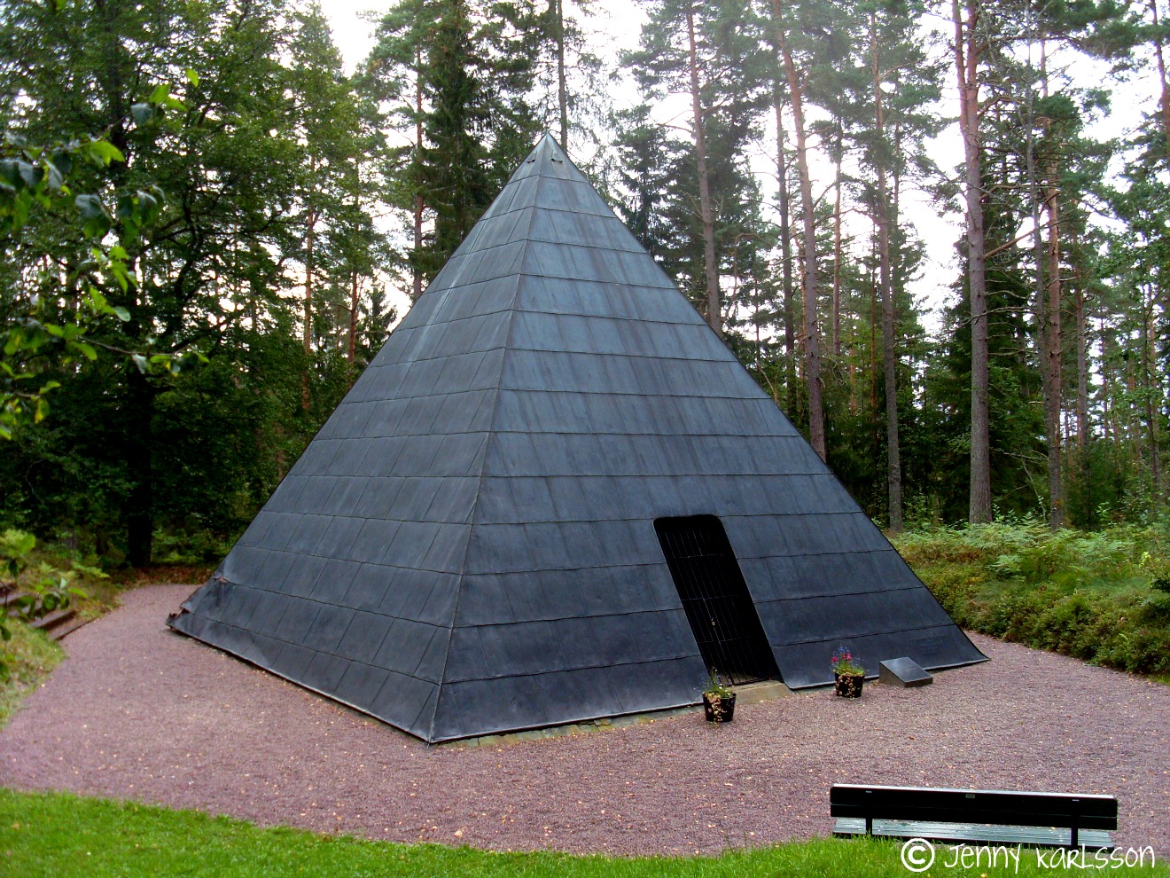 Jennys utflykter: Stierngranats pyramid