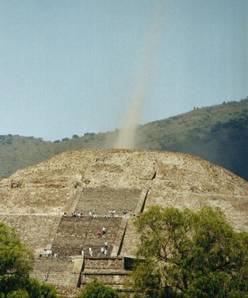 Alien visitors: Teotihuacan