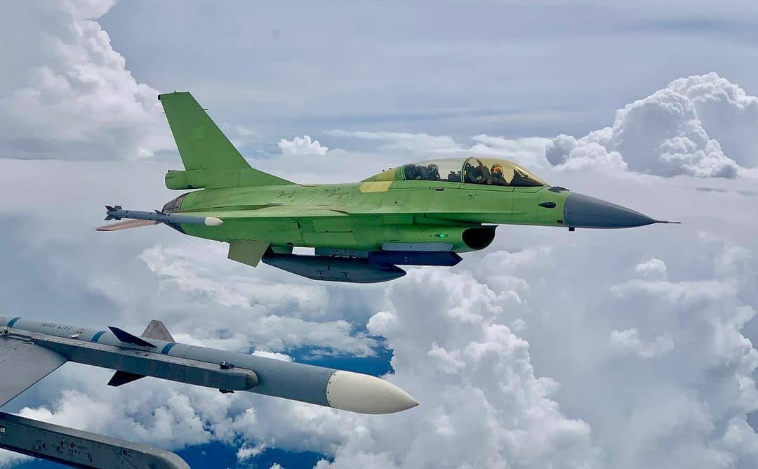 FDRA - Fuerza Aérea: Indonesia: Entregan 3er F-16 A/B modernizado al ...