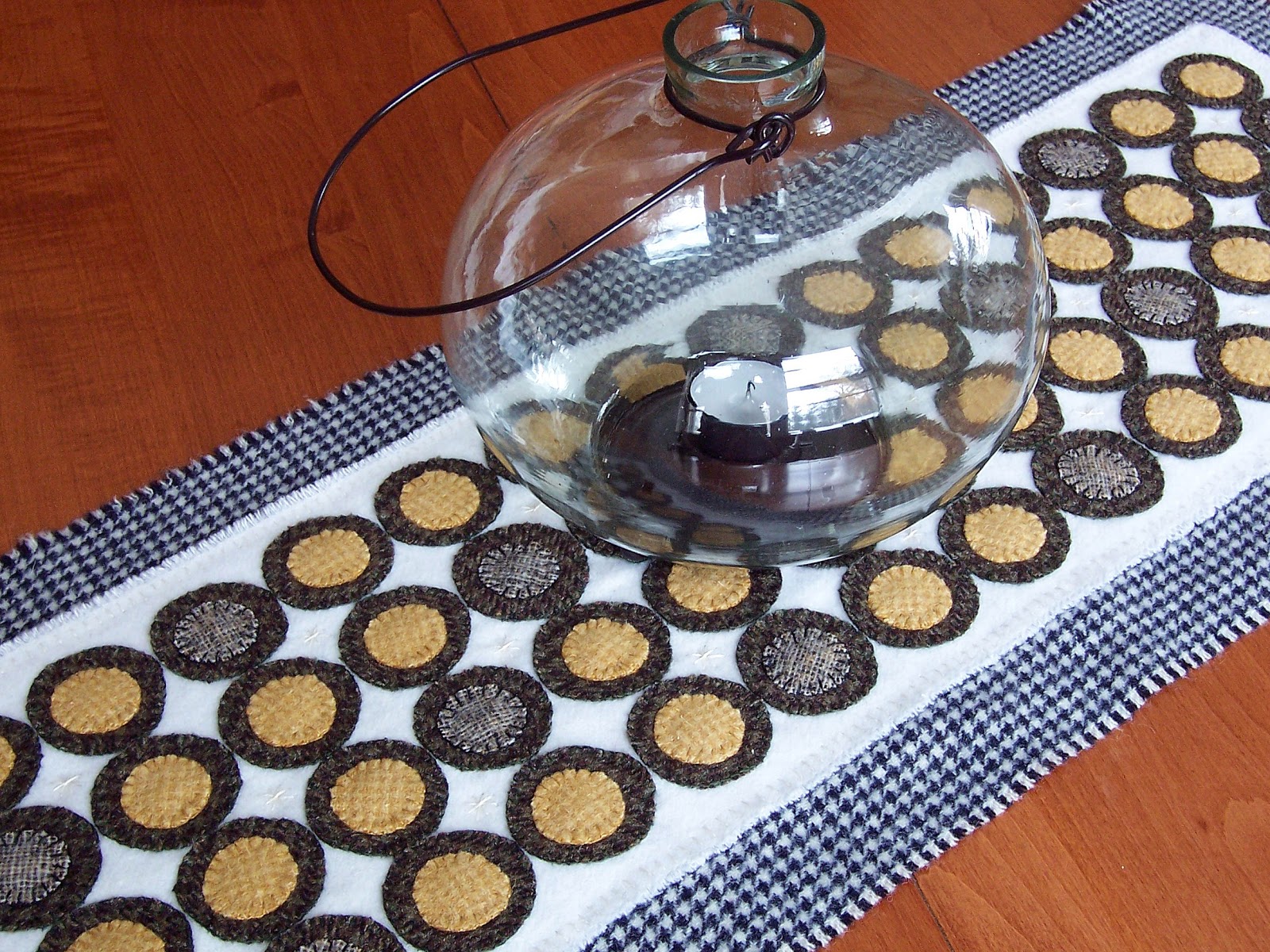 Three Sheep Studio: Penny Rug Table Runners...