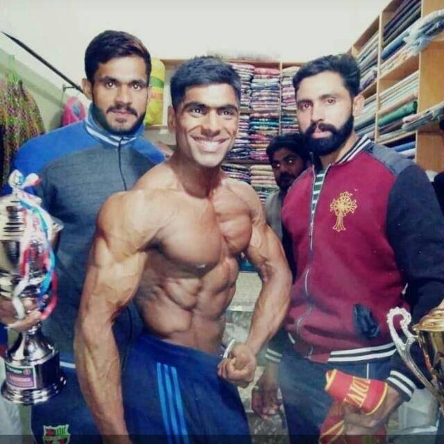 world bodybuilders pictures: mister lahore cutie pie bodybuilder farhan ...