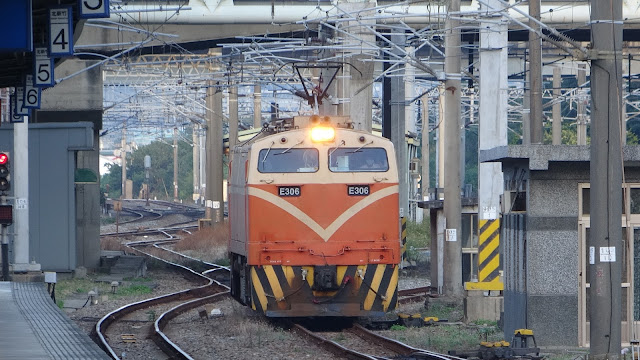 Blair's 鐵道攝影: E306電力機車 / TRA E306 Electric locomotive