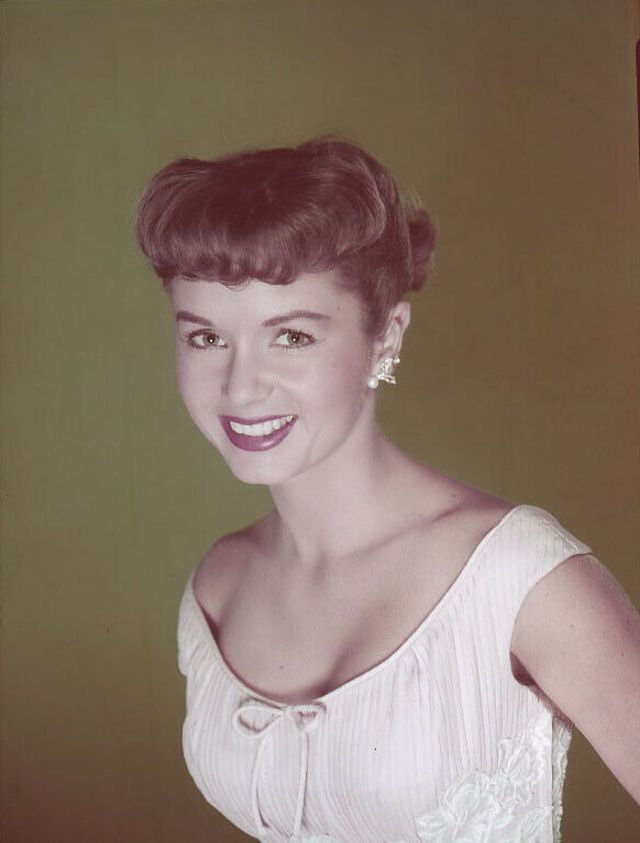 20 Wonderful Color Photos of a Young and Beautiful Debbie Reynolds in ...
