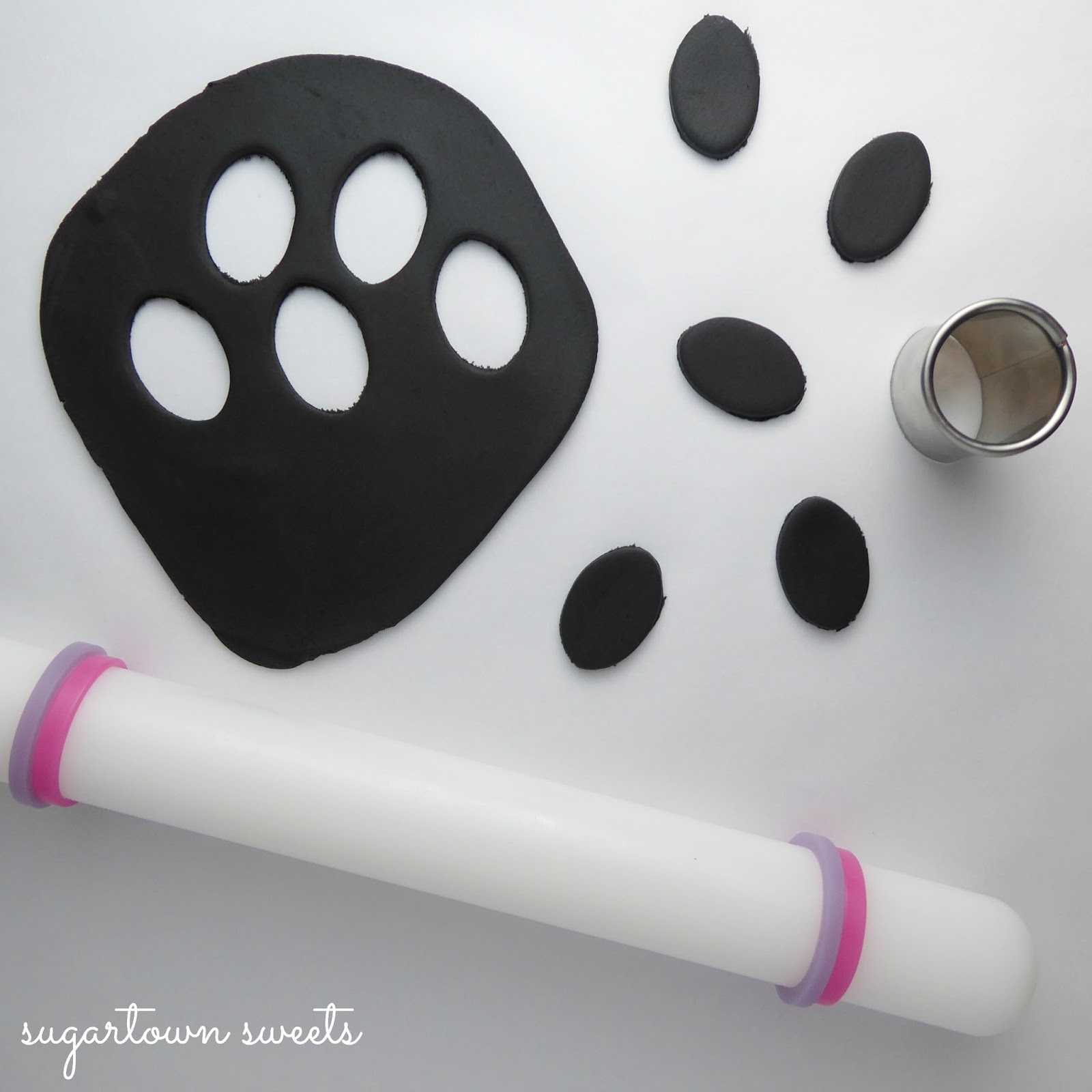 Sugartown Sweets: Singing Reindeer Cookies!