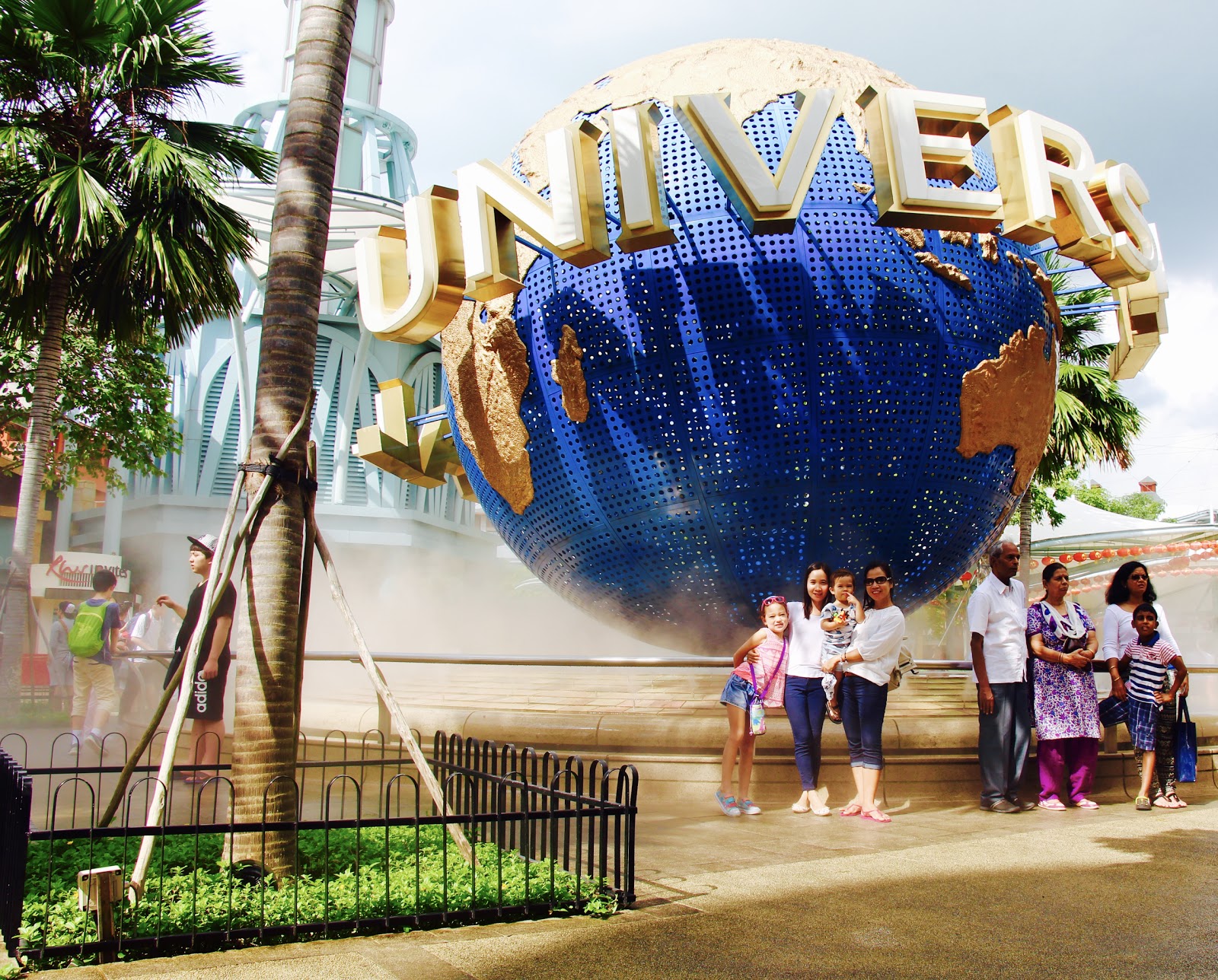 Nina Kennett: 2nd day of tourism stuff with Bai Bai - off to Universal ...