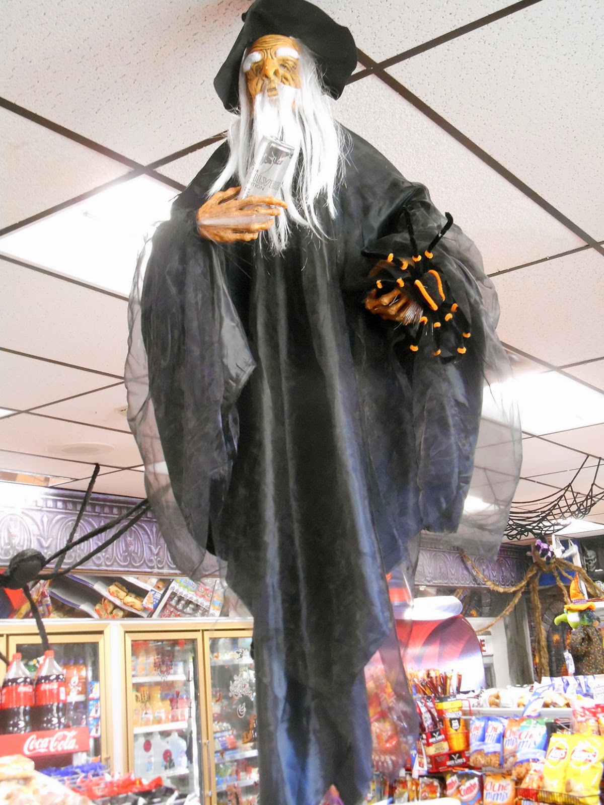 A Rolling Crone: Halloween Decor--Grins & Gore in Grafton