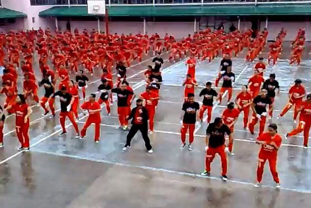Cebu (CPDRC) dancing inmates "Gangnam Style" music video goes viral!