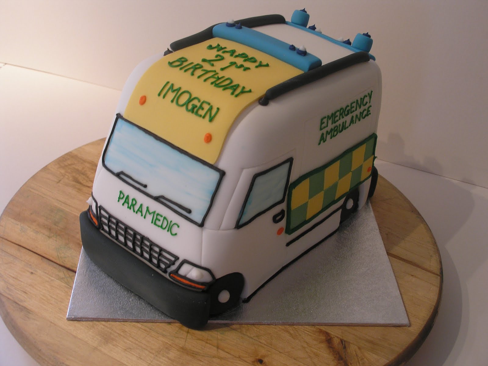 Cozzmic Cakes: Ambulance Cake
