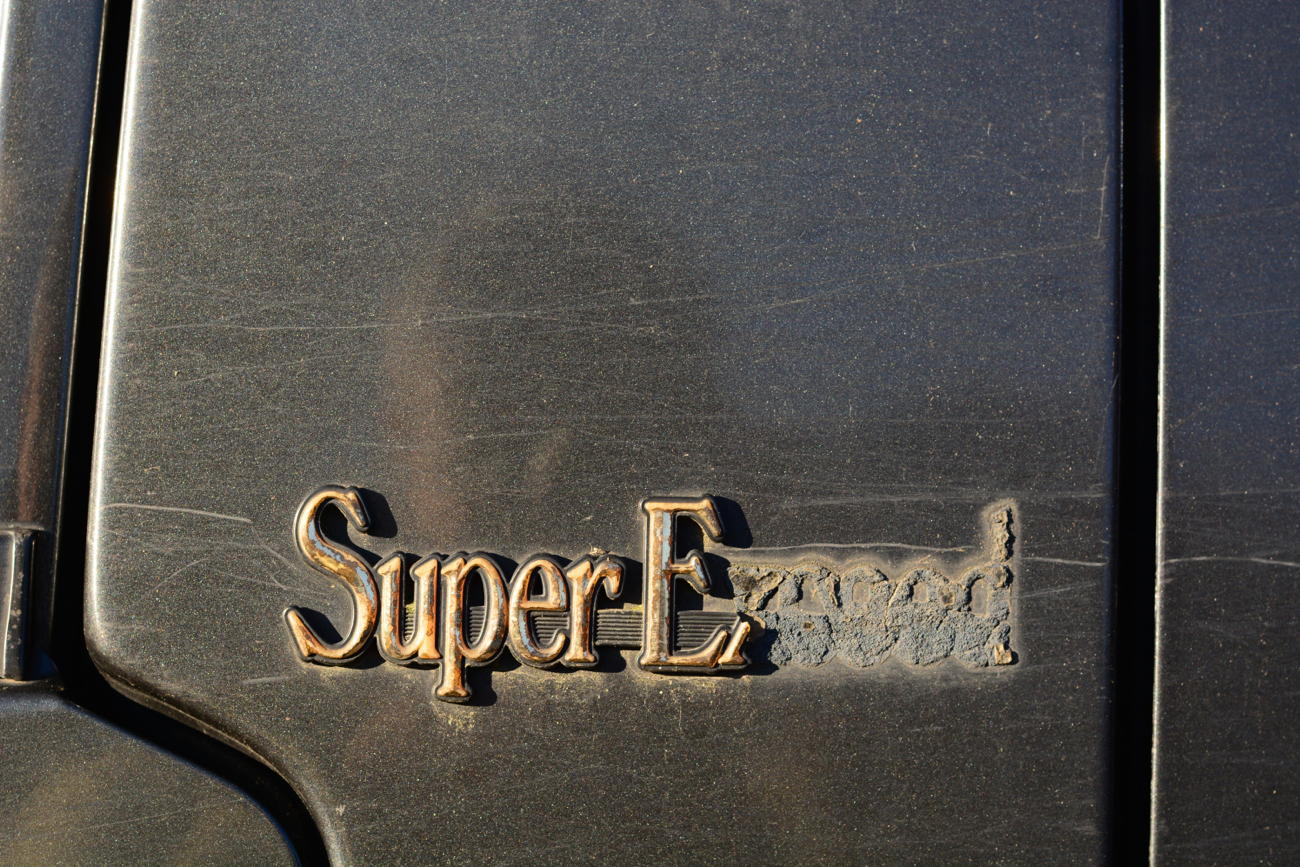 OLD PARKED CARS.: 1991 Mitsubishi Delica Super Exceed.