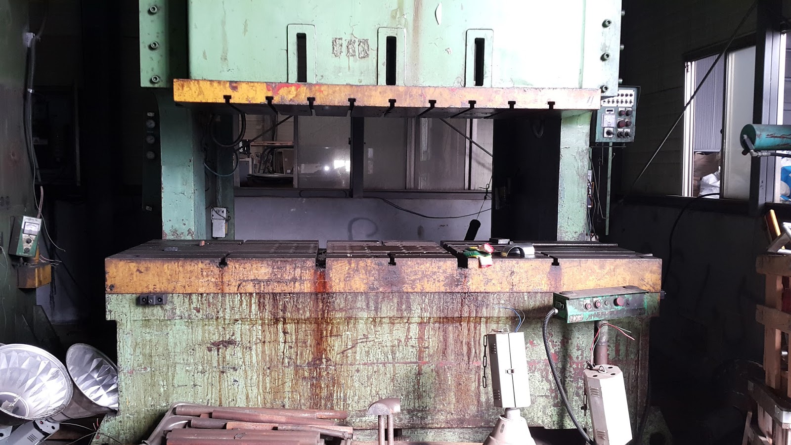 신영트레이드(sytrade): 중고 국일 PCD250톤 메커니컬프레스 판매합니다.