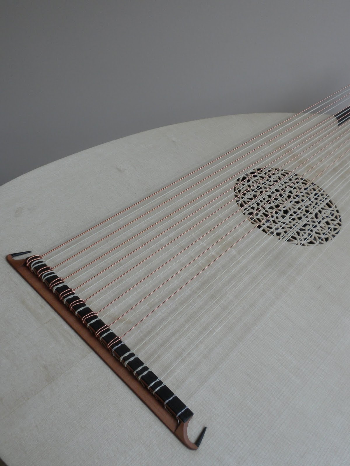 Buying a Lute: Baroque lutes