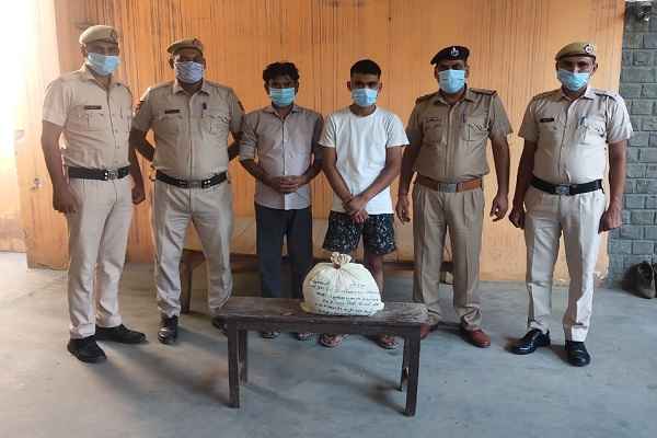 Faridabad: दयालपुर पुलिस चौकी क्षेत्र में गांजा ले जाते हुए 2 आरोपी ...