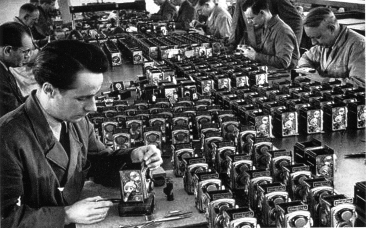 Urban Decay: Photographing Decay with the Rolleiflex Camera