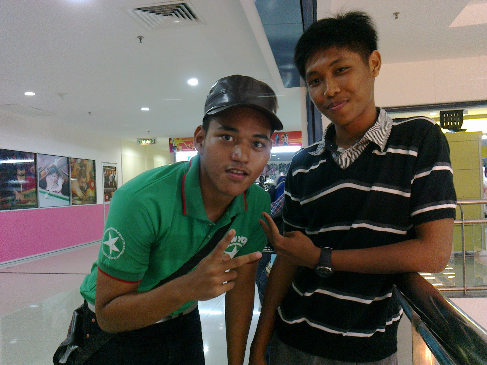 Lawrence ChickenBiscuit --->: Orientation day out - Jitra Mall