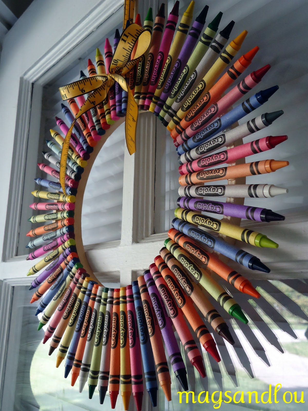 mags and lou: Crayon Wreath
